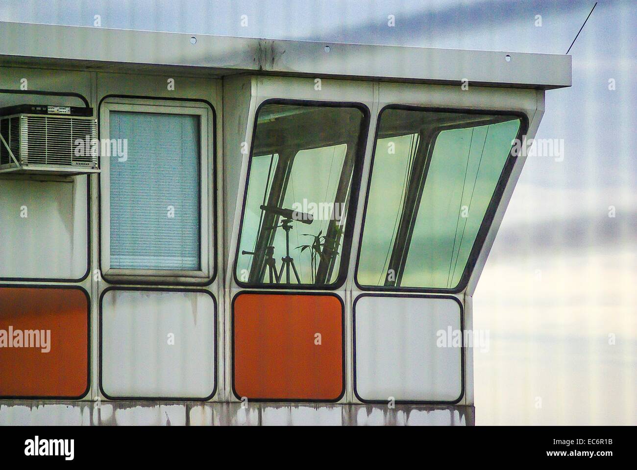 Apron Control Tower 1 Stock Photo - Alamy