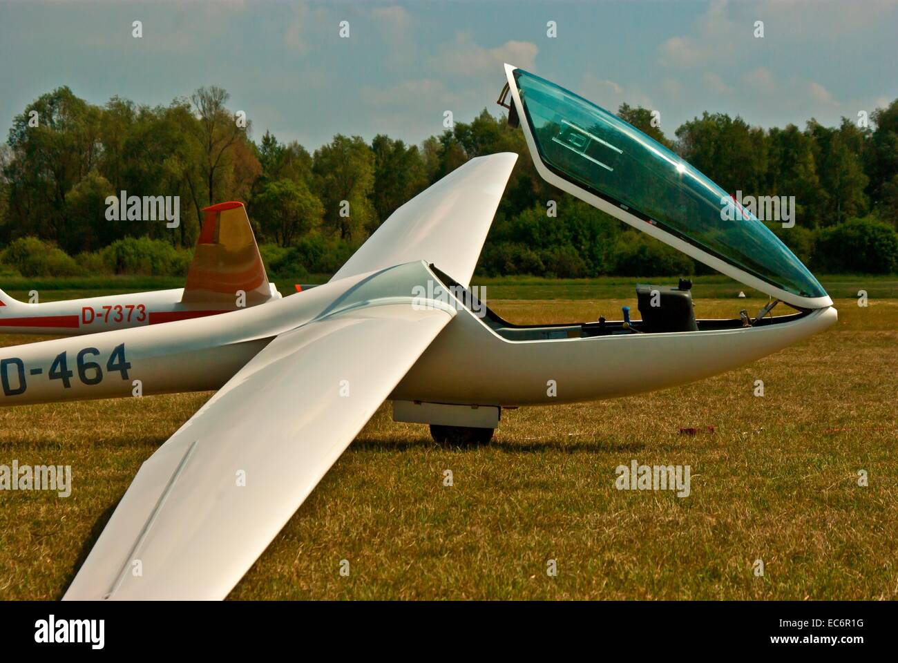 Sailplane wings hi-res stock photography and images - Alamy