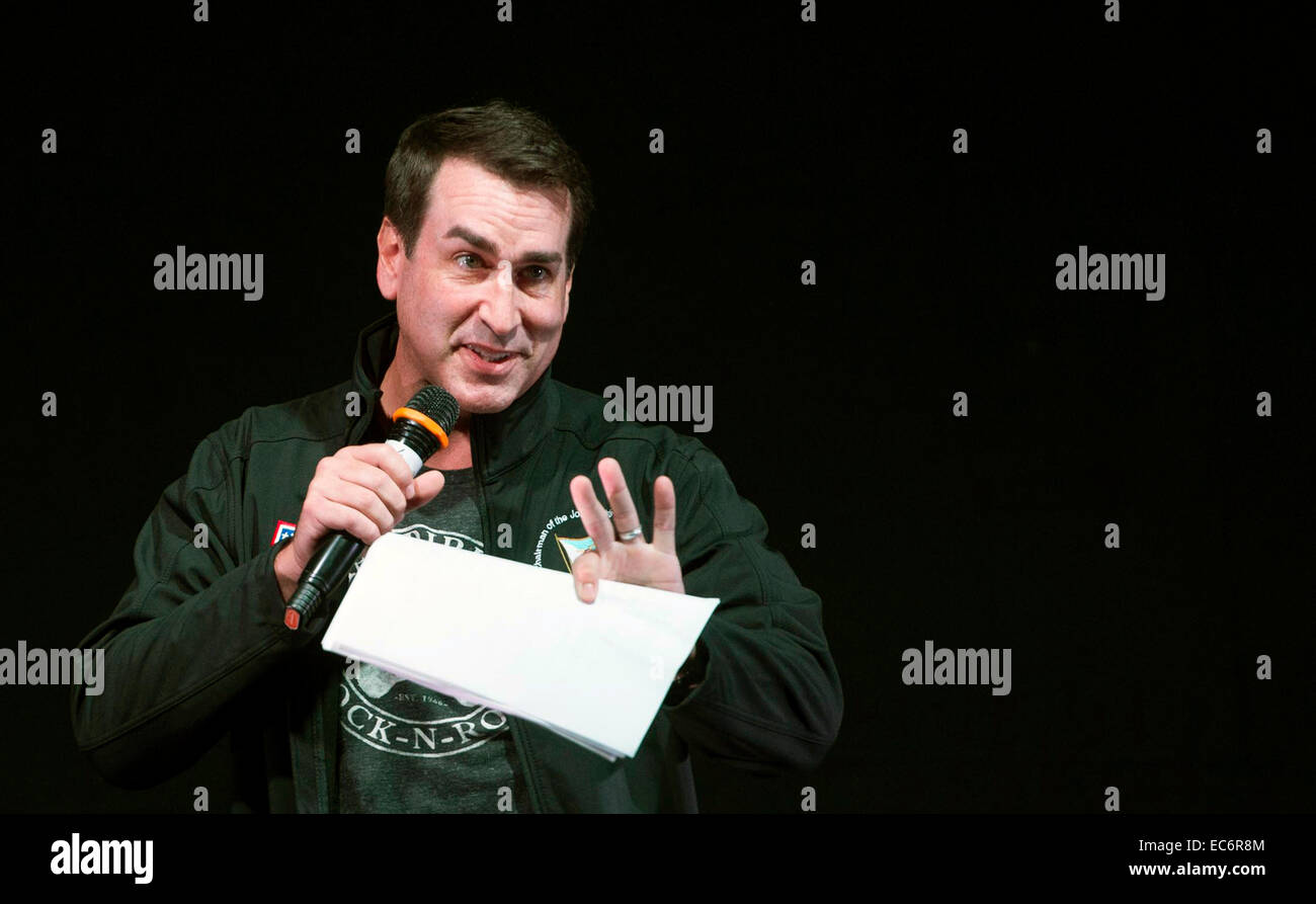 Actor and comedian Rob Riggle performs during a holiday visit to ...