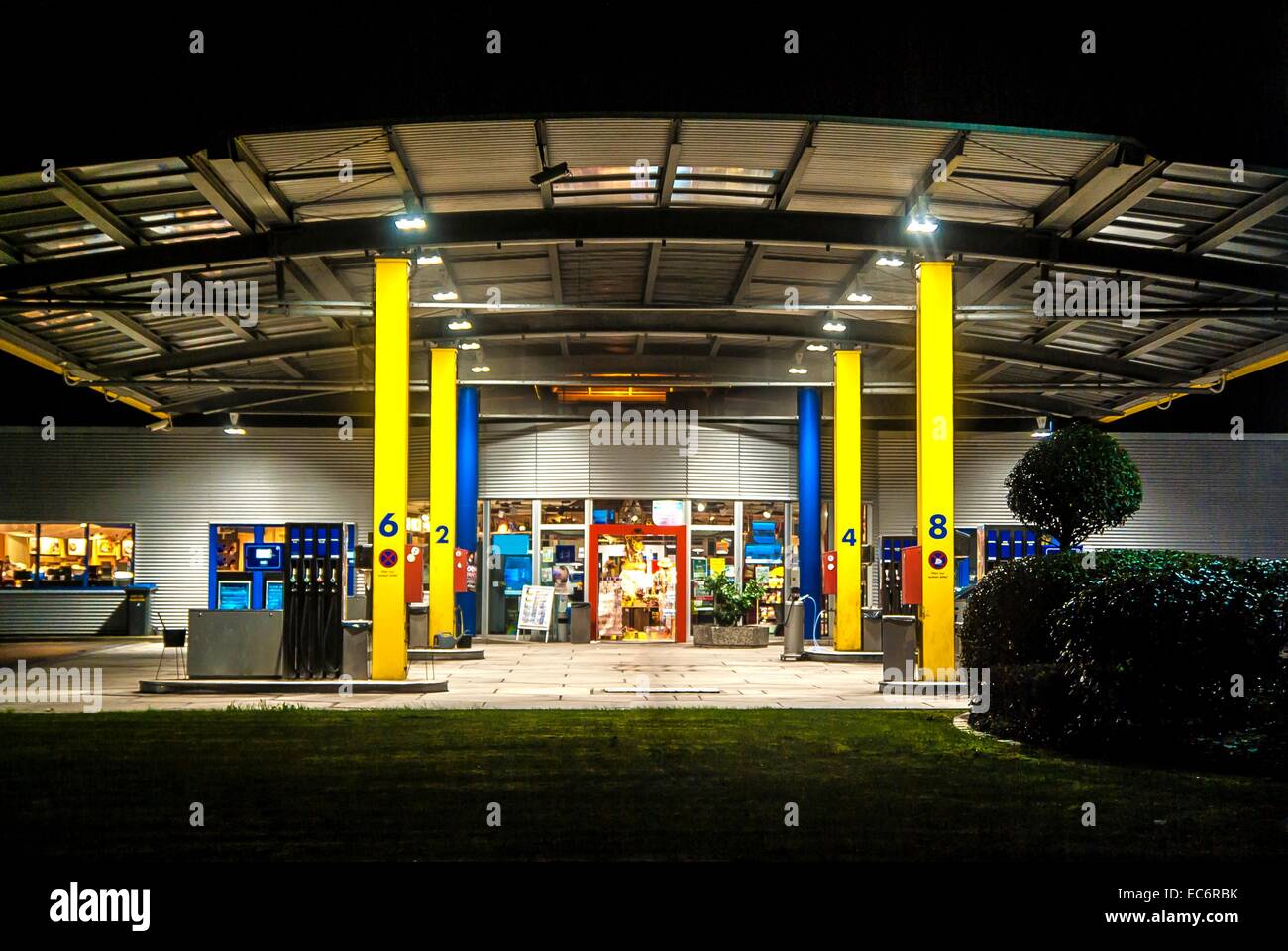 Car refueling night hi-res stock photography and images - Alamy