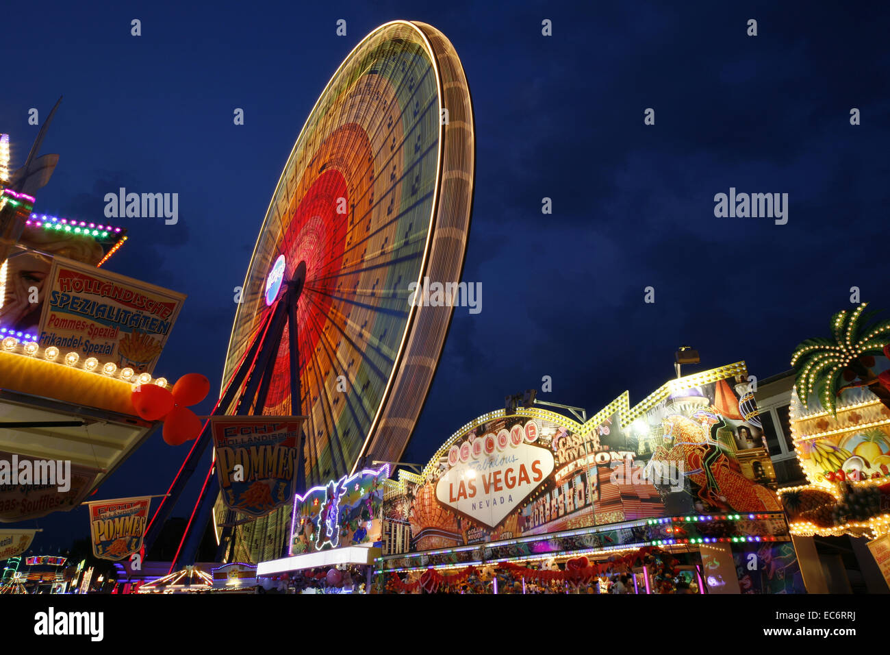 ride ferris wheel carnival fair festival colorful streaks of light in ...