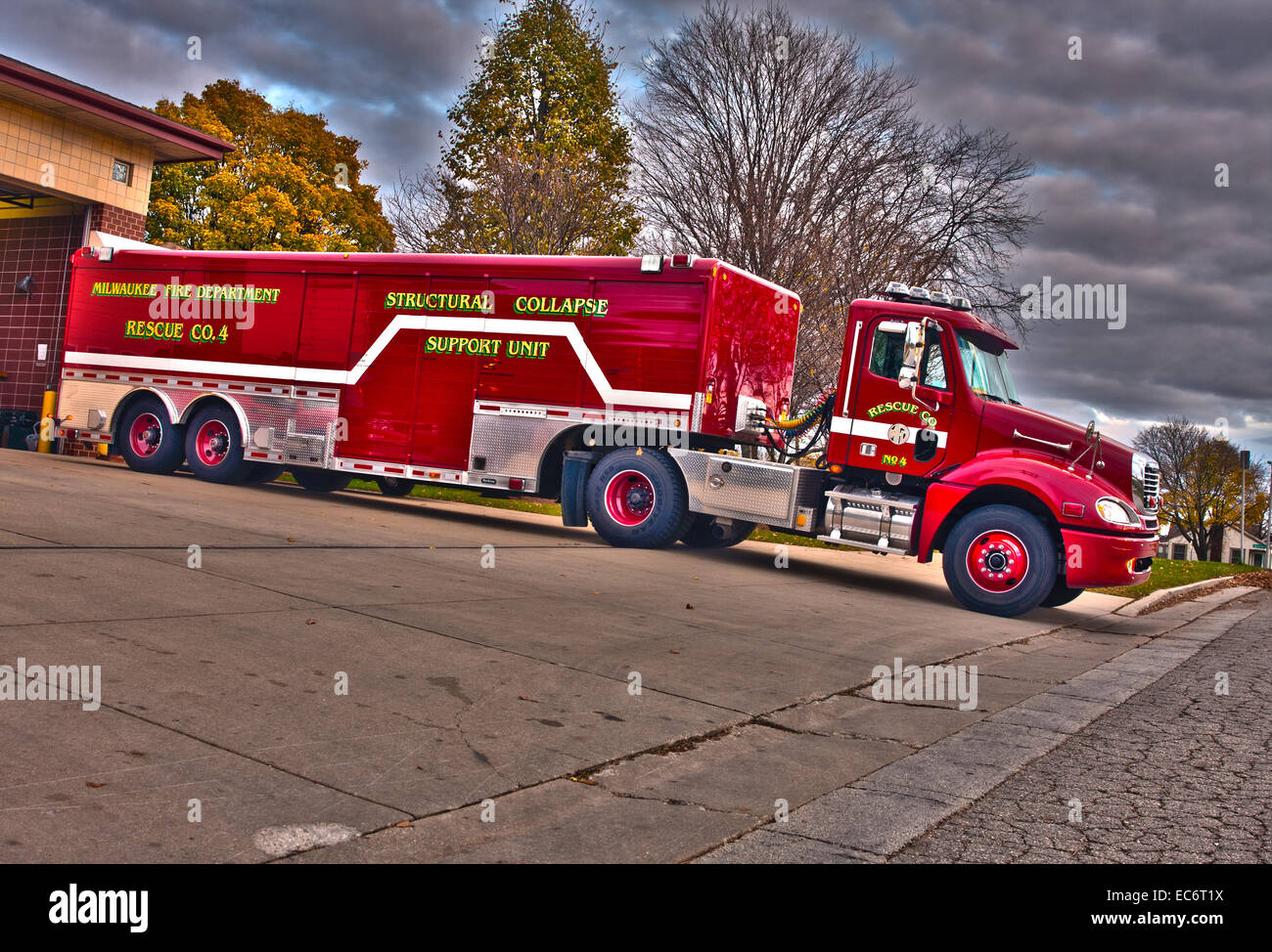 Milwaukee Fire Department Rescue Co. 4 Structural Collapse Support Unit ...
