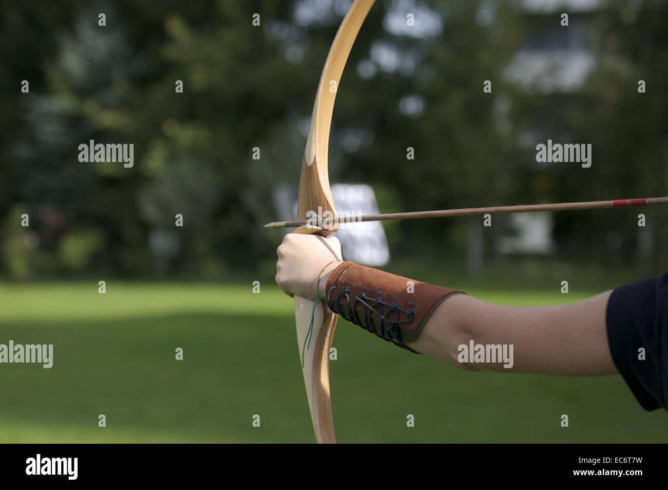 longbow with arrow previous to its release Stock Photo - Alamy