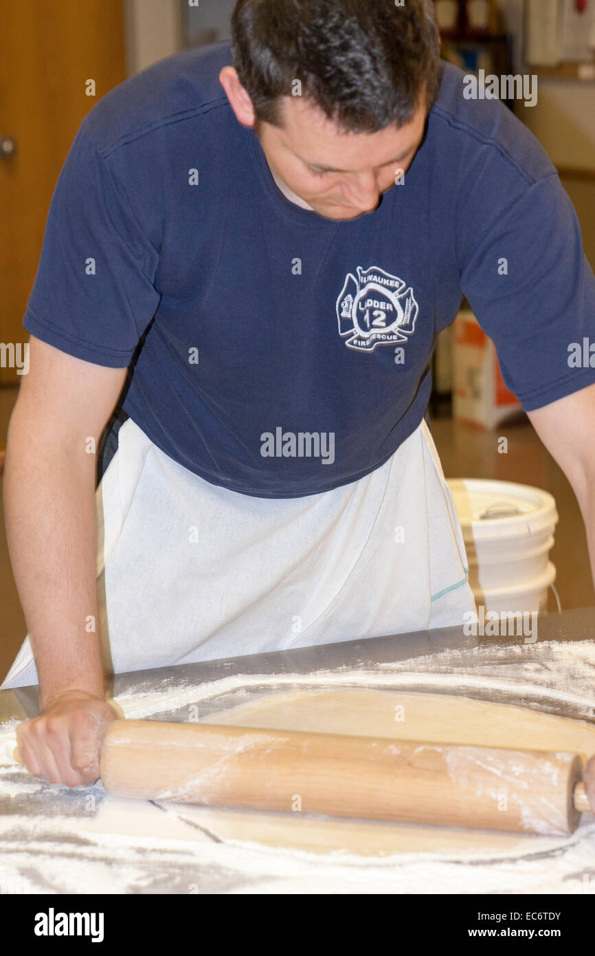 Milwaukee Fire Department firefighter making the traditional pizza ...