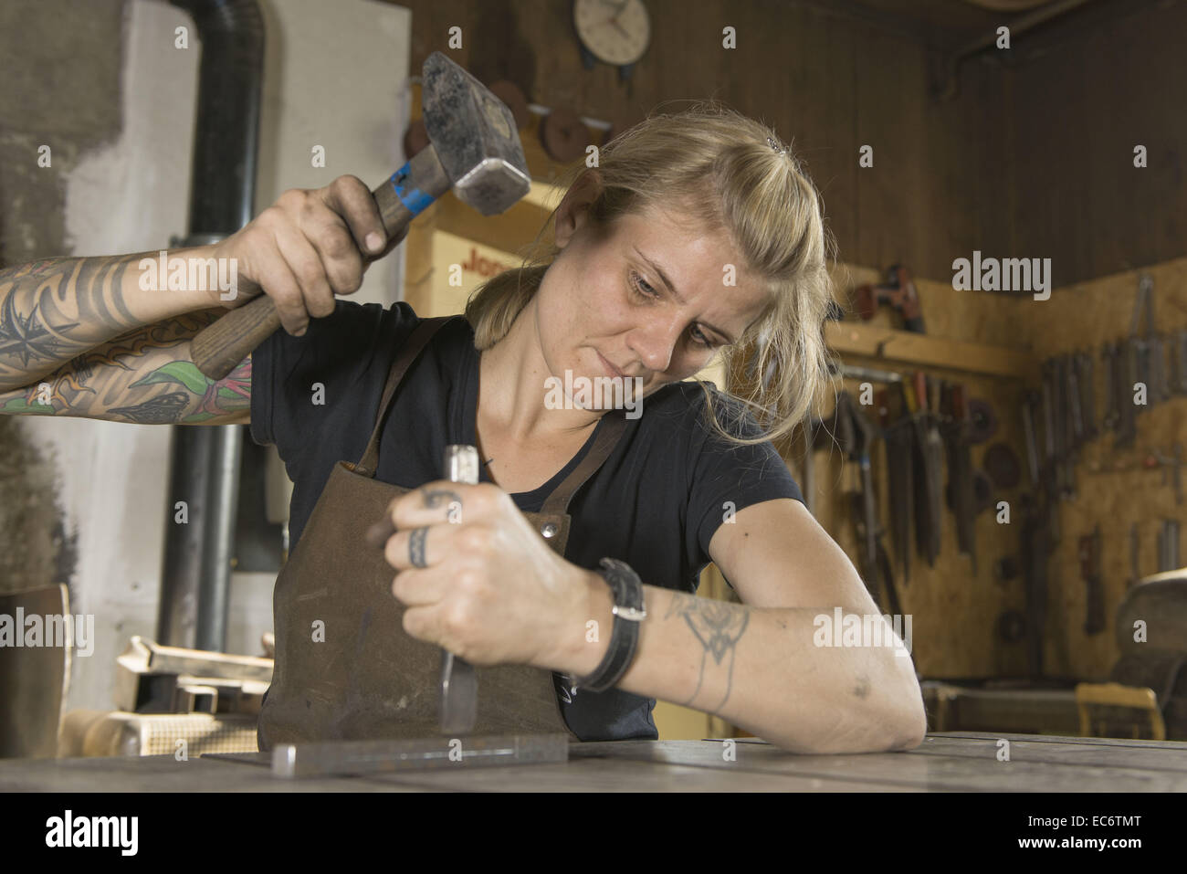 Woman sledge hammer hi-res stock photography and images - Alamy