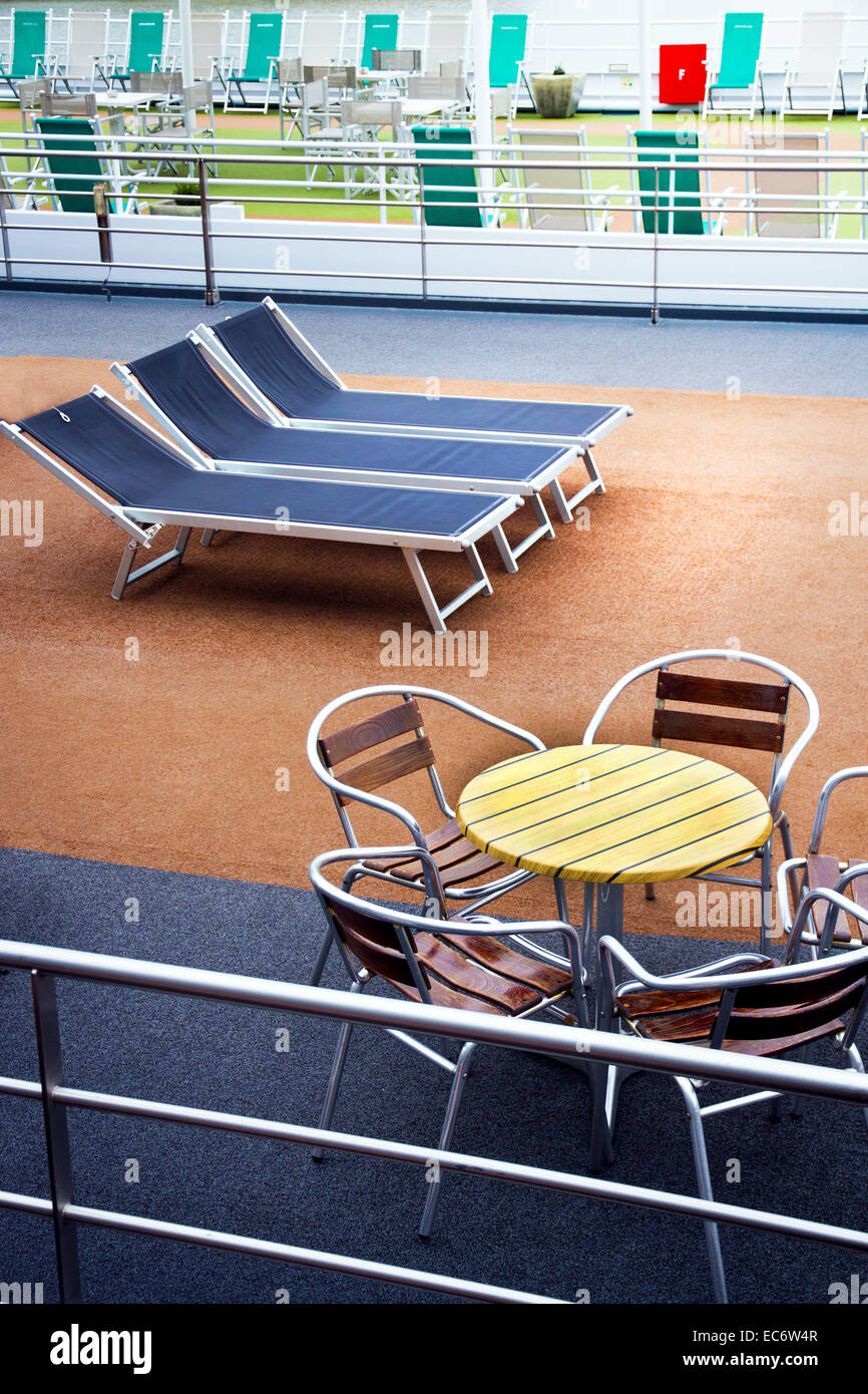 Clean deck hi-res stock photography and images - Alamy