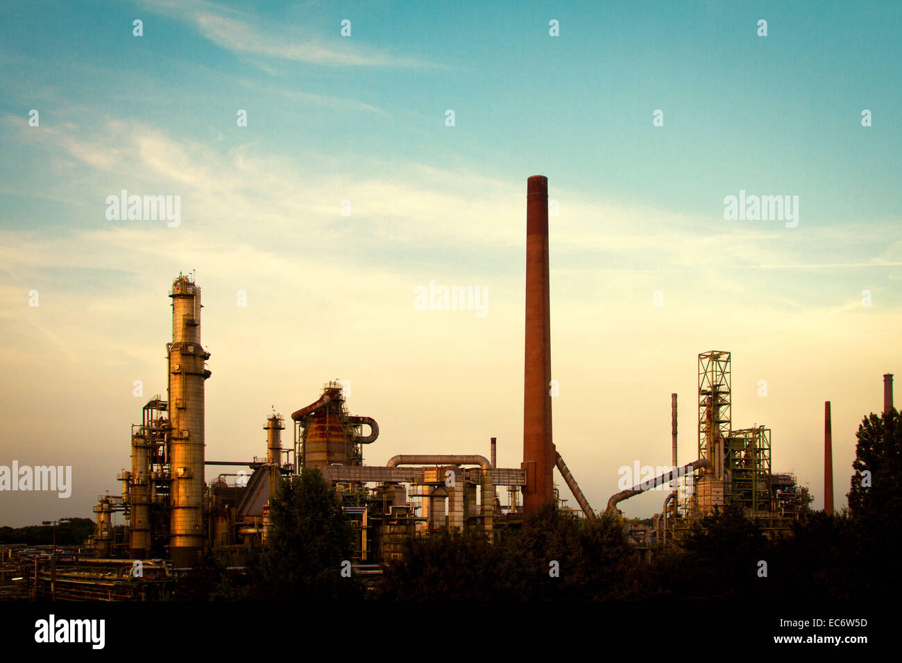 Petroleum architecture hi-res stock photography and images - Alamy