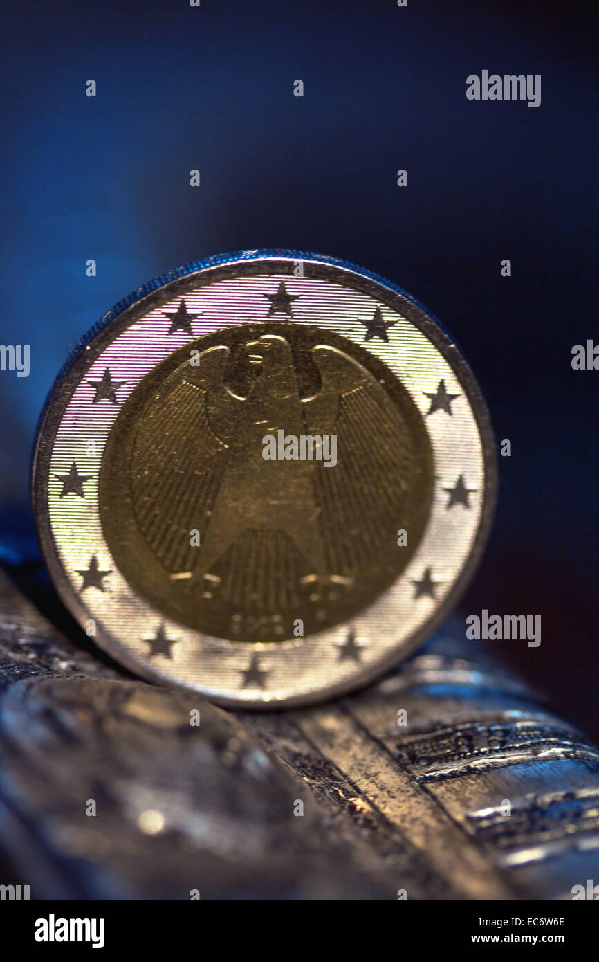 2 euro coin from behind, Federal Eagle Stock Photo - Alamy