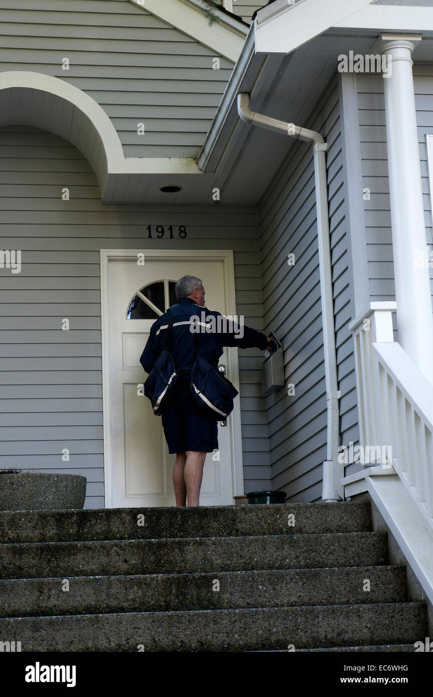 Postman delivering letter hi-res stock photography and images - Alamy