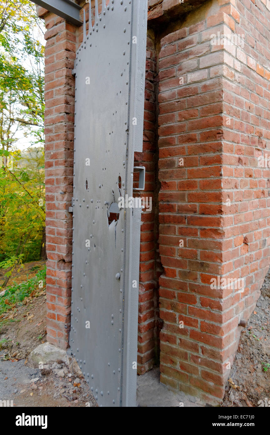 iron gate of the old fortress Stock Photo - Alamy