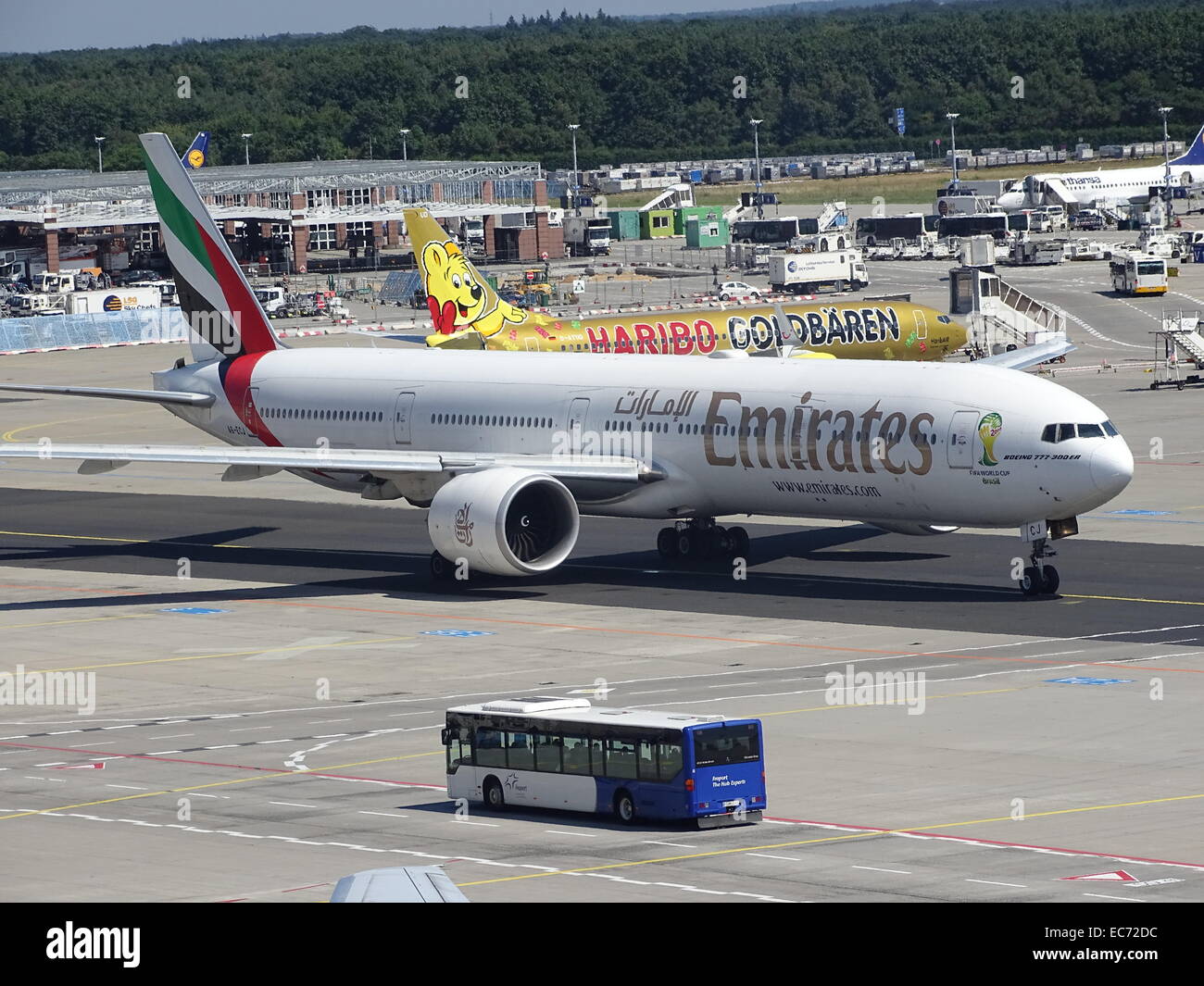 Airport Frankfurt Germany Aircraft Boeing 777-300 Stock Photo - Alamy