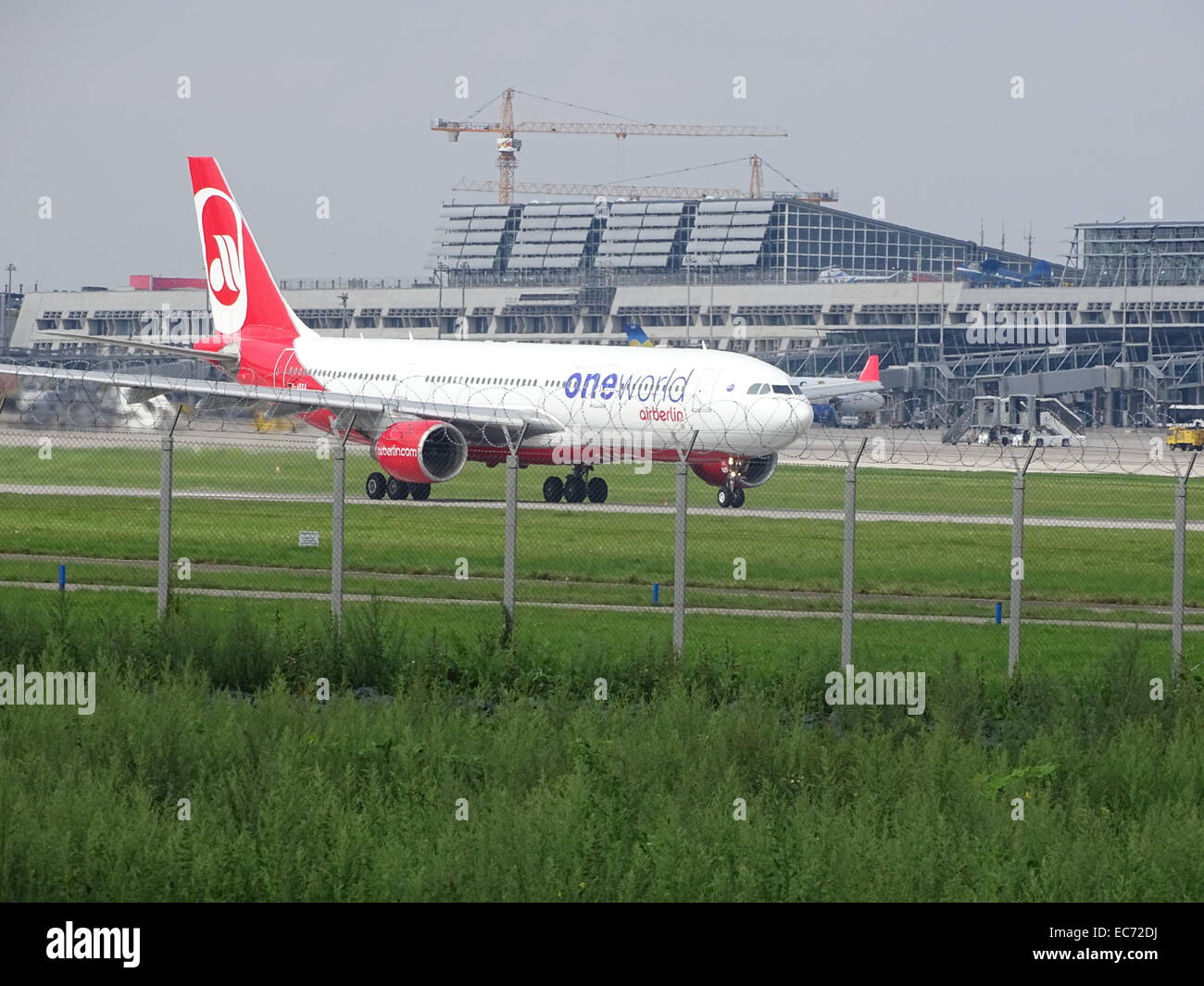 Airport Stuttgart Germany Aircraft Airbus 319 Stock Photo - Alamy
