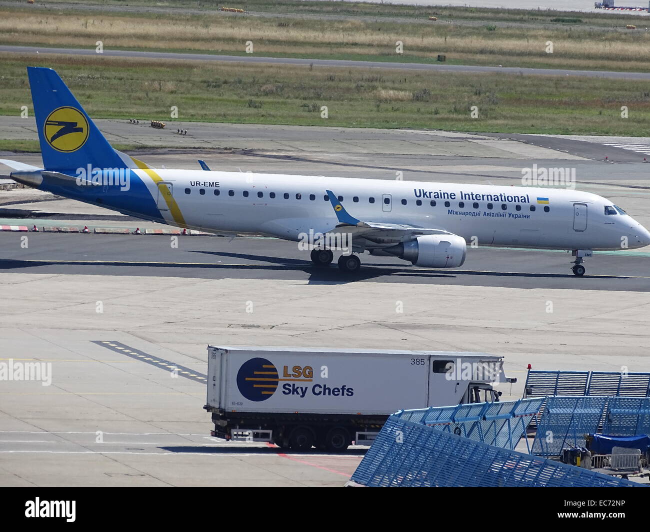 Airport Frankfurt Germany Aircraft Airbus 319 Stock Photo - Alamy