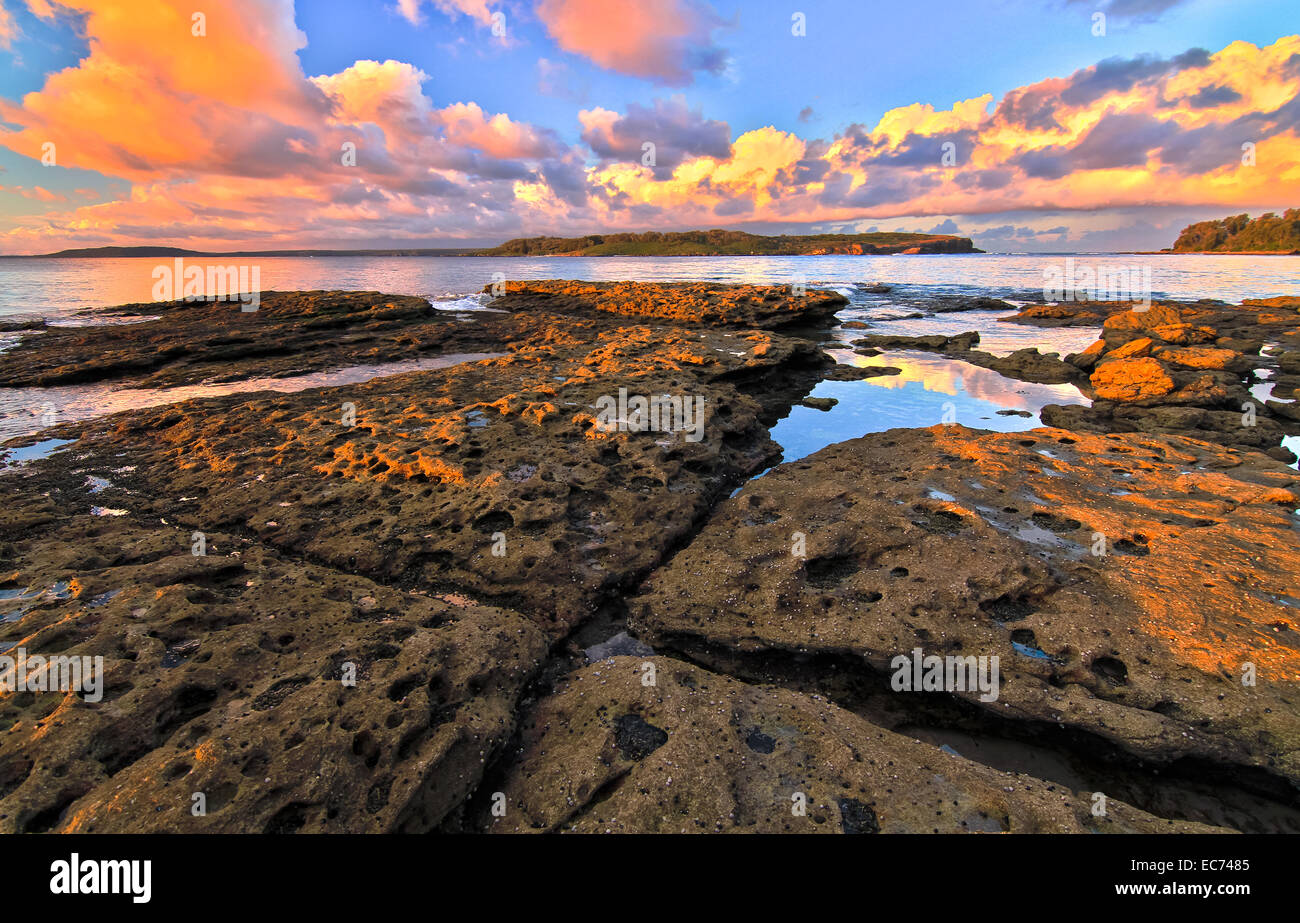 Australia beach sunset rock hi-res stock photography and images - Alamy