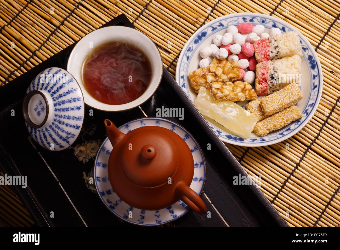 Chinese wedding tea ceremony hi-res stock photography and images - Alamy