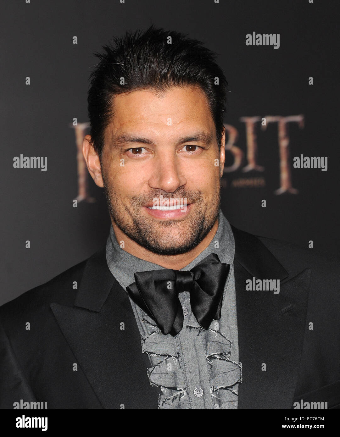 Hollywood, California, USA. 9th Dec, 2014. Manu Bennett arrives for the ...