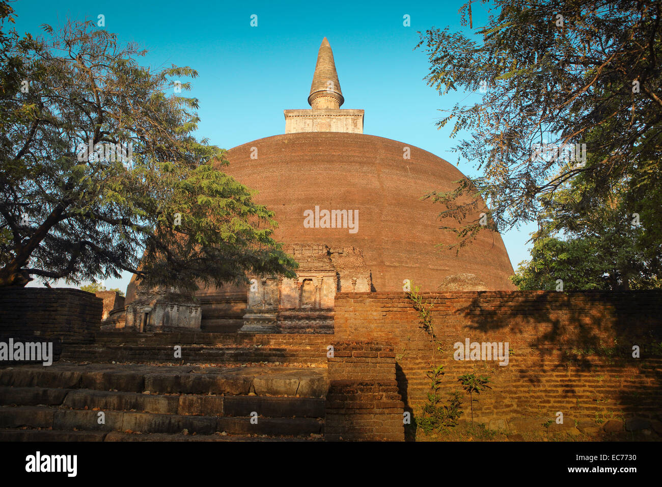 View of 12th century Kiri Vehera stupa at Polonnaruwa, Sri Lanka Stock ...