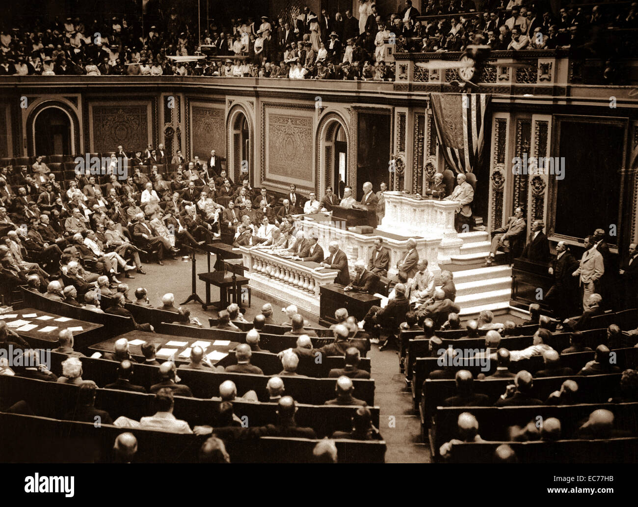President Woodrow Wilson speaks before Congress, announcing the break ...