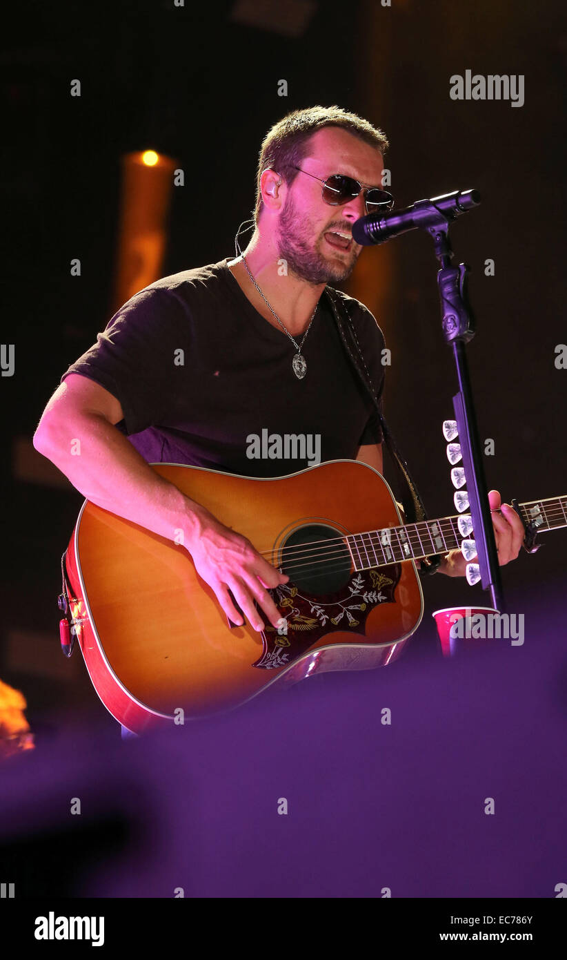 Eric Church performs at LP Field on night 2 of the 2014 CMA Music ...