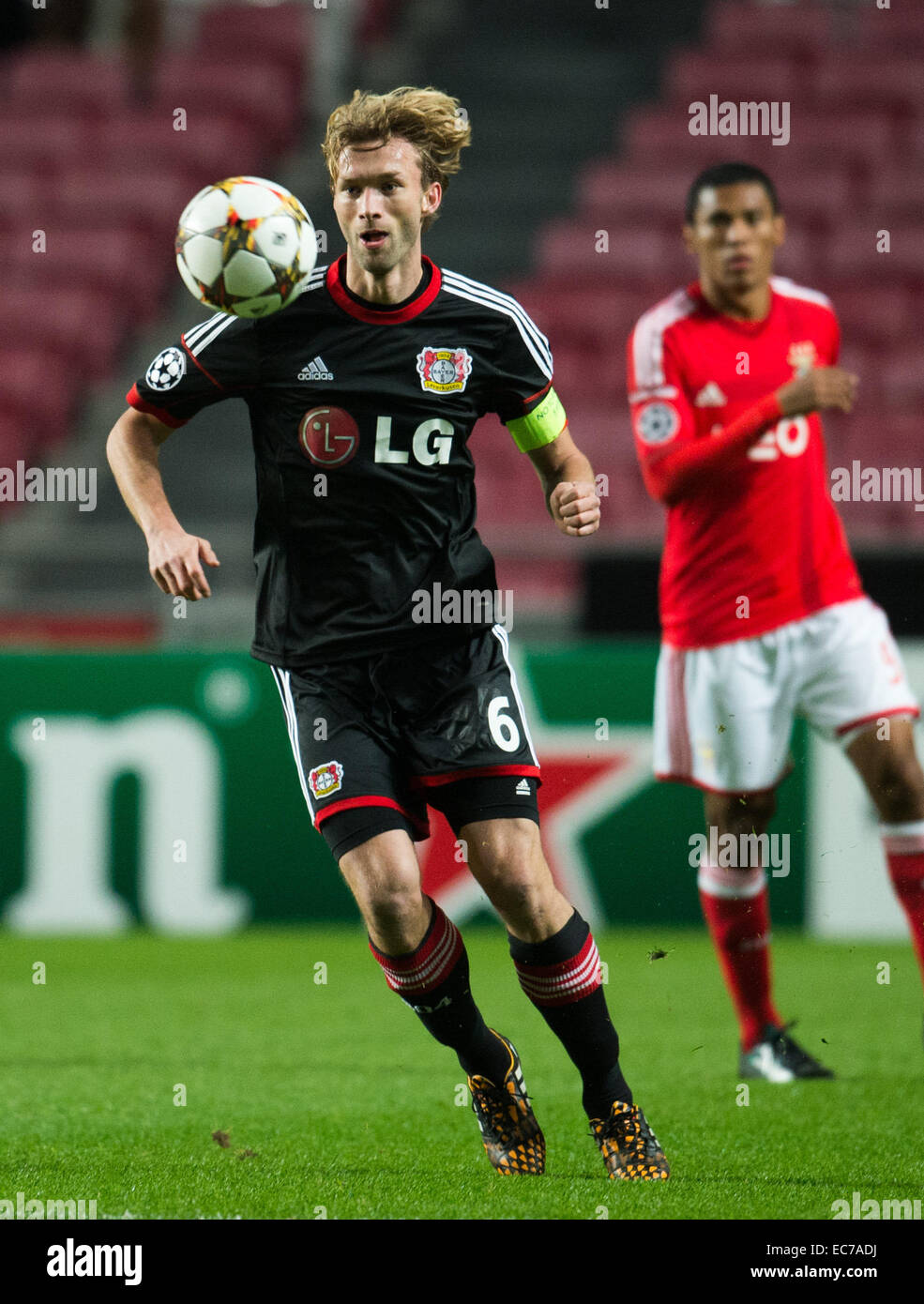 Leverkusen's Simon Rolfes controls the ball during UEFA Champions ...