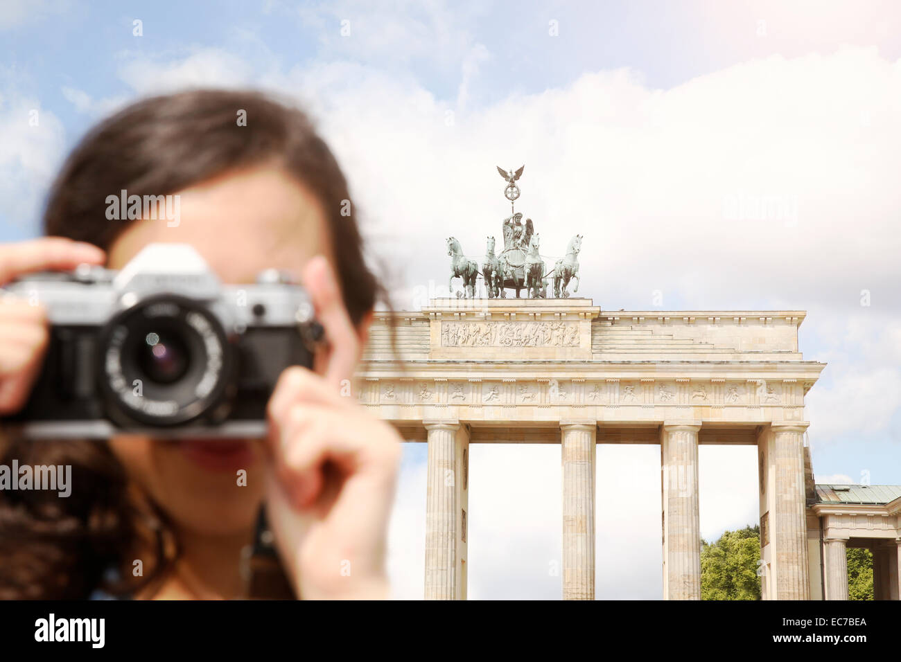 Woman in front brandenburg gate hi-res stock photography and images - Alamy