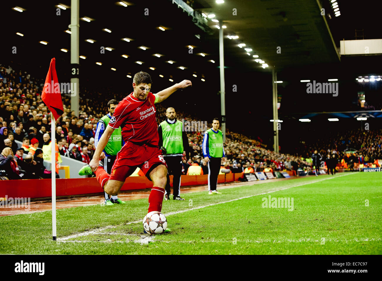 Steven gerrard liverpool hi-res stock photography and images - Alamy