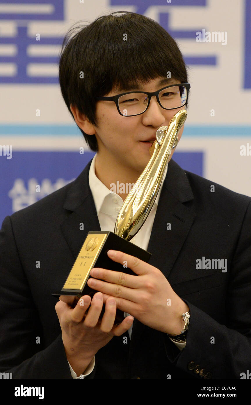 (141210) -- XI'AN, Dec. 10, 2014 (Xinhua) -- South Korea's Kim Ji-seok ...