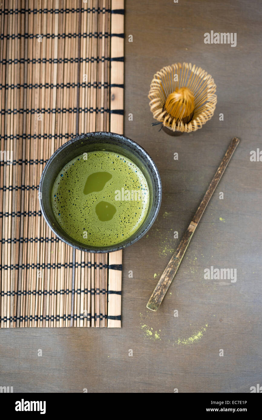 Bowl of Matcha, Matcha whisk, spatula and bamboo place mat Stock Photo ...