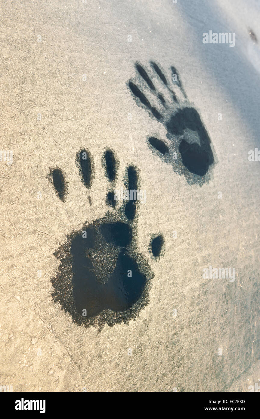 Handprint on car window hi-res stock photography and images - Alamy