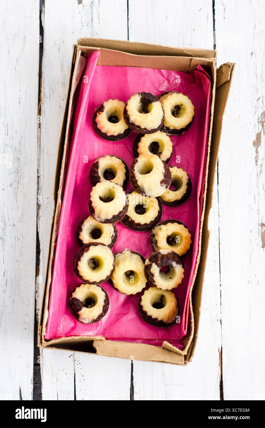 Mini marble cakes in cardboard box on white wood Stock Photo - Alamy