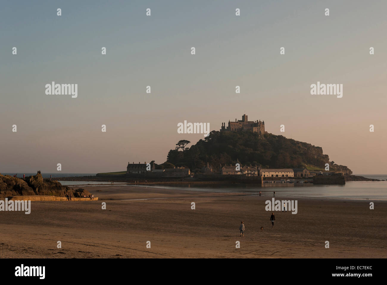 UK, England, Cornwall, tidal island St Michael's Mount at dusk Stock ...