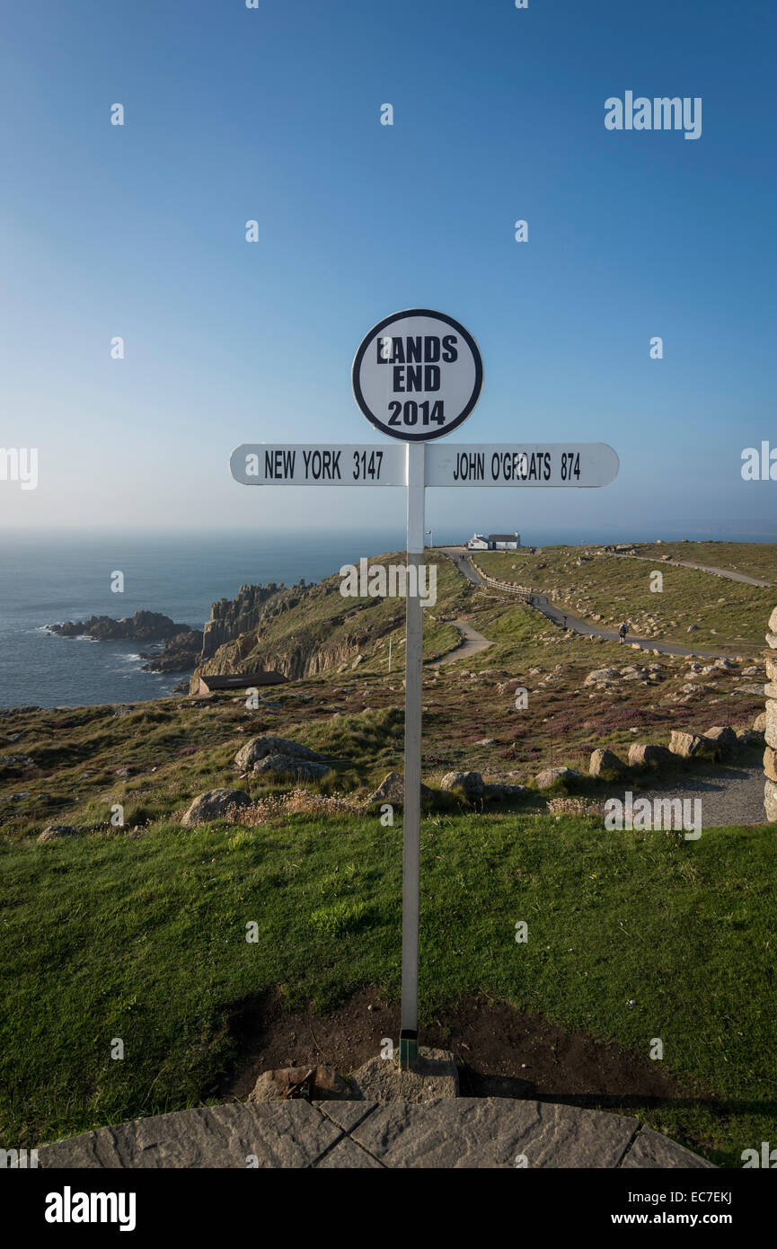 UK, England, Cornwall, signpost at Land's End Stock Photo - Alamy