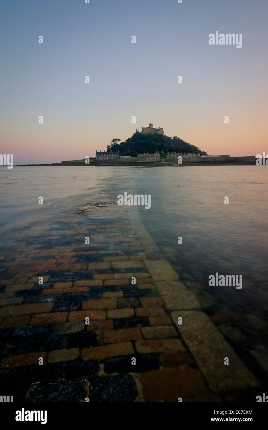 UK, England, Cornwall, tidal island St Michael's Mount at dusk Stock ...