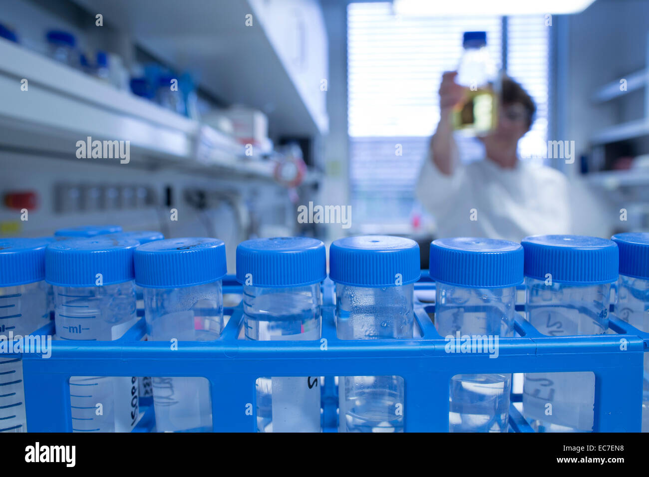Female biologist working in a laboratory Stock Photo - Alamy