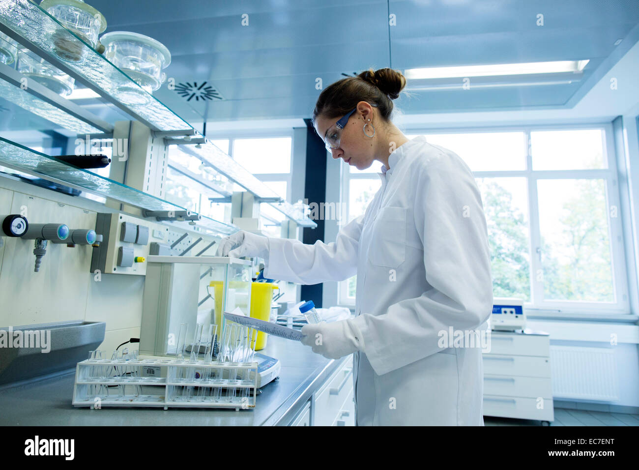 Young female scientist working in a chemical lab Stock Photo - Alamy