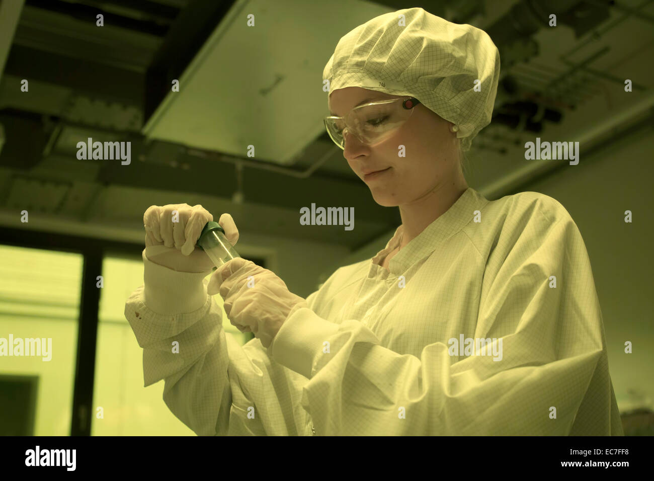 Woman working in a clean room unit Stock Photo - Alamy
