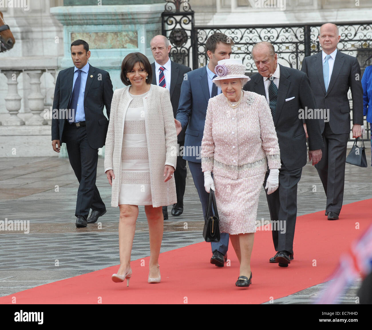 The Queen and Anne Hildalgo with Prince Philipp at L'Hotel de ville for ...