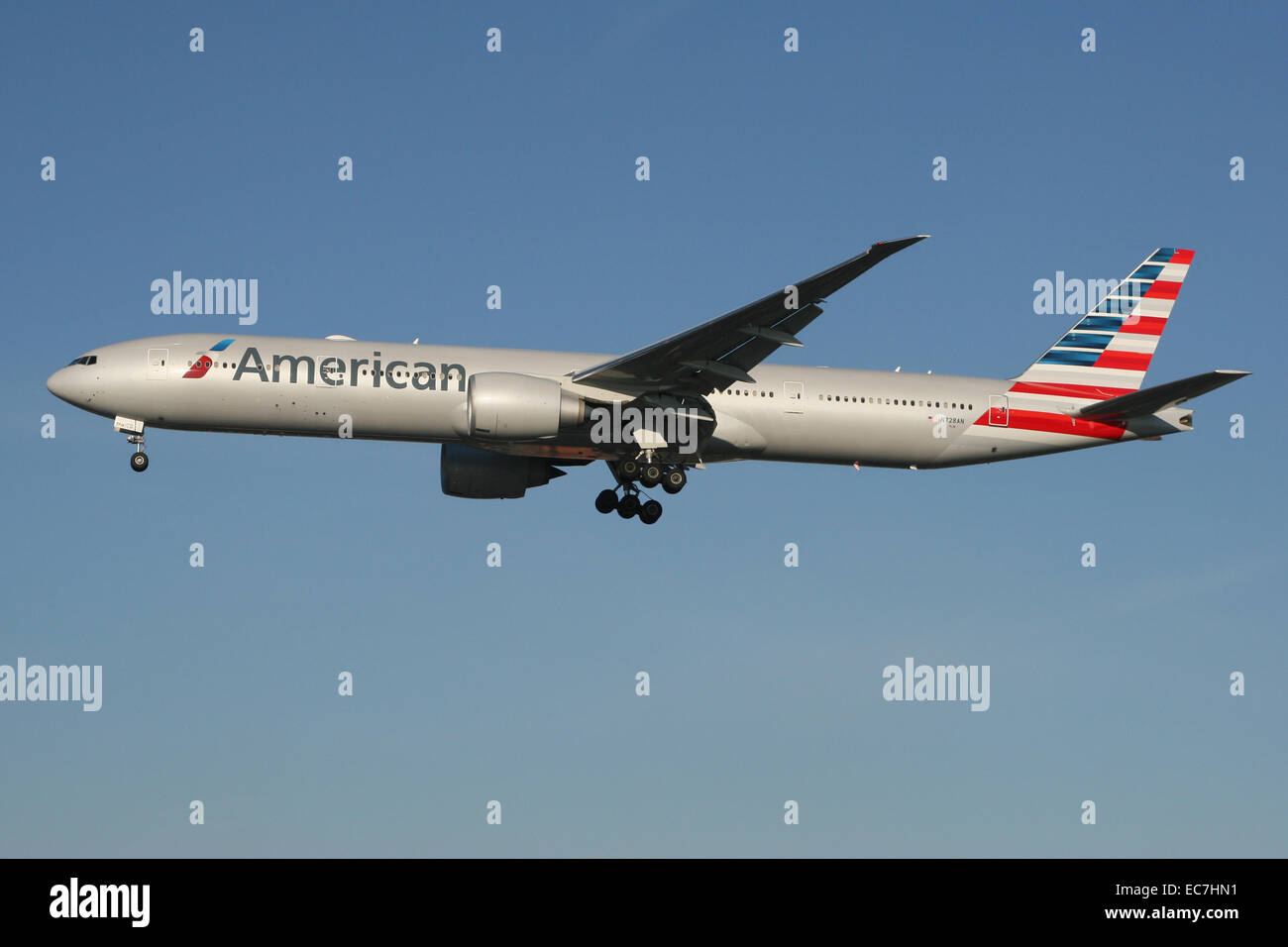 AA AMERICAN AIRLINES BOEING 777 200 Stock Photo - Alamy