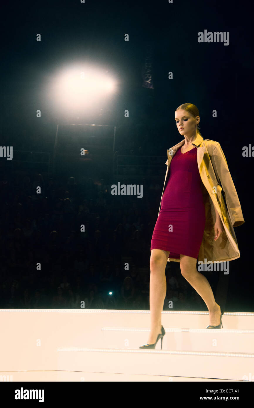 Fashion shows hi-res stock photography and images - Alamy