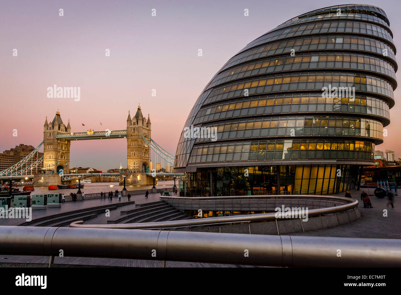 Office Tower Queens Walk London High Resolution Stock Photography and ...