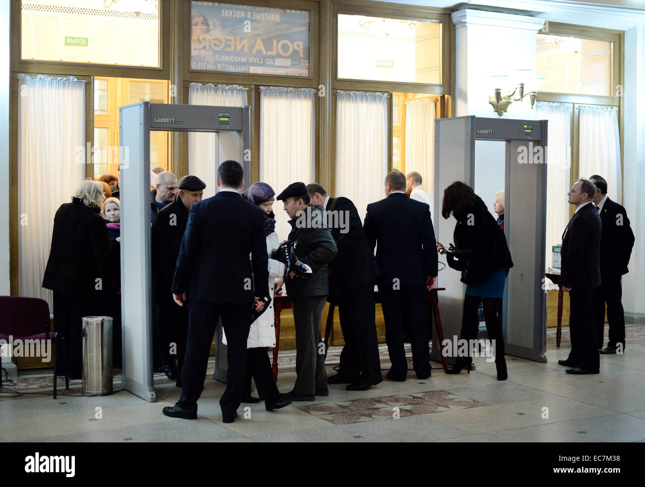 Security checkpoints are set up in the foyer of the Russian Army ...