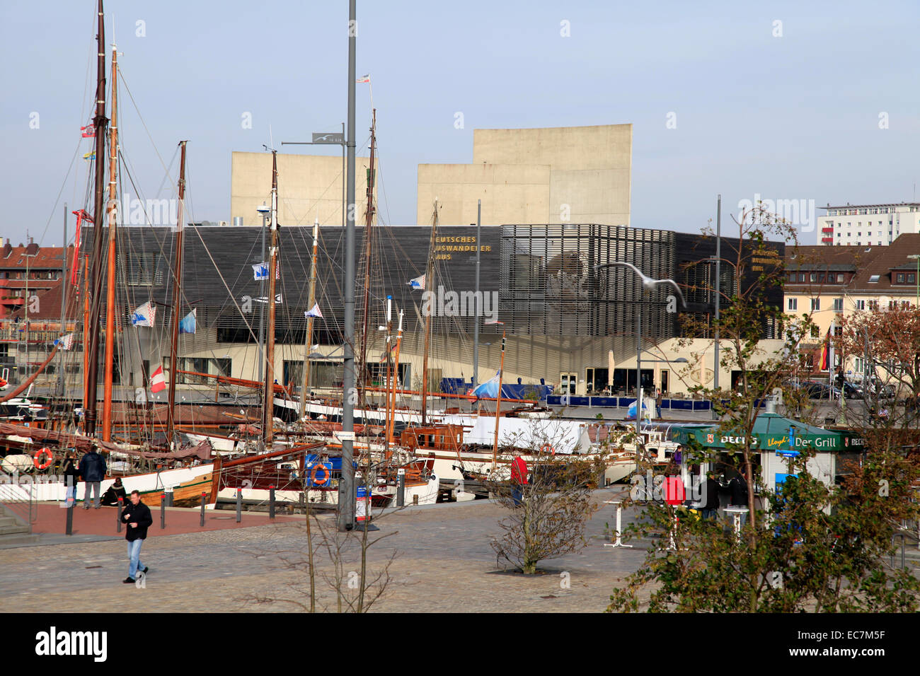 The new port was initially used by the North German Lloyd. In front the ...