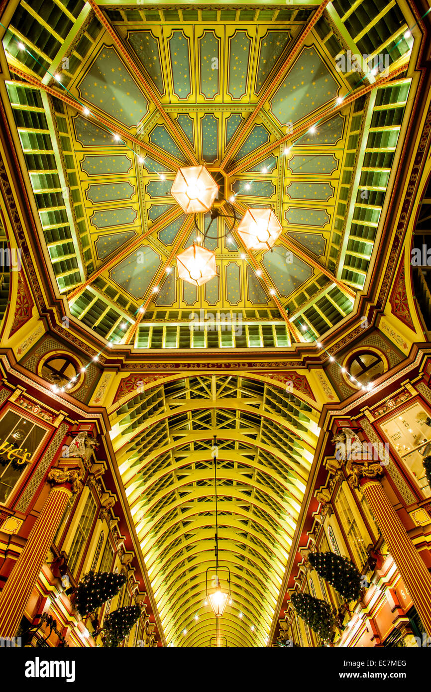 Market interior inside roof hi-res stock photography and images - Alamy