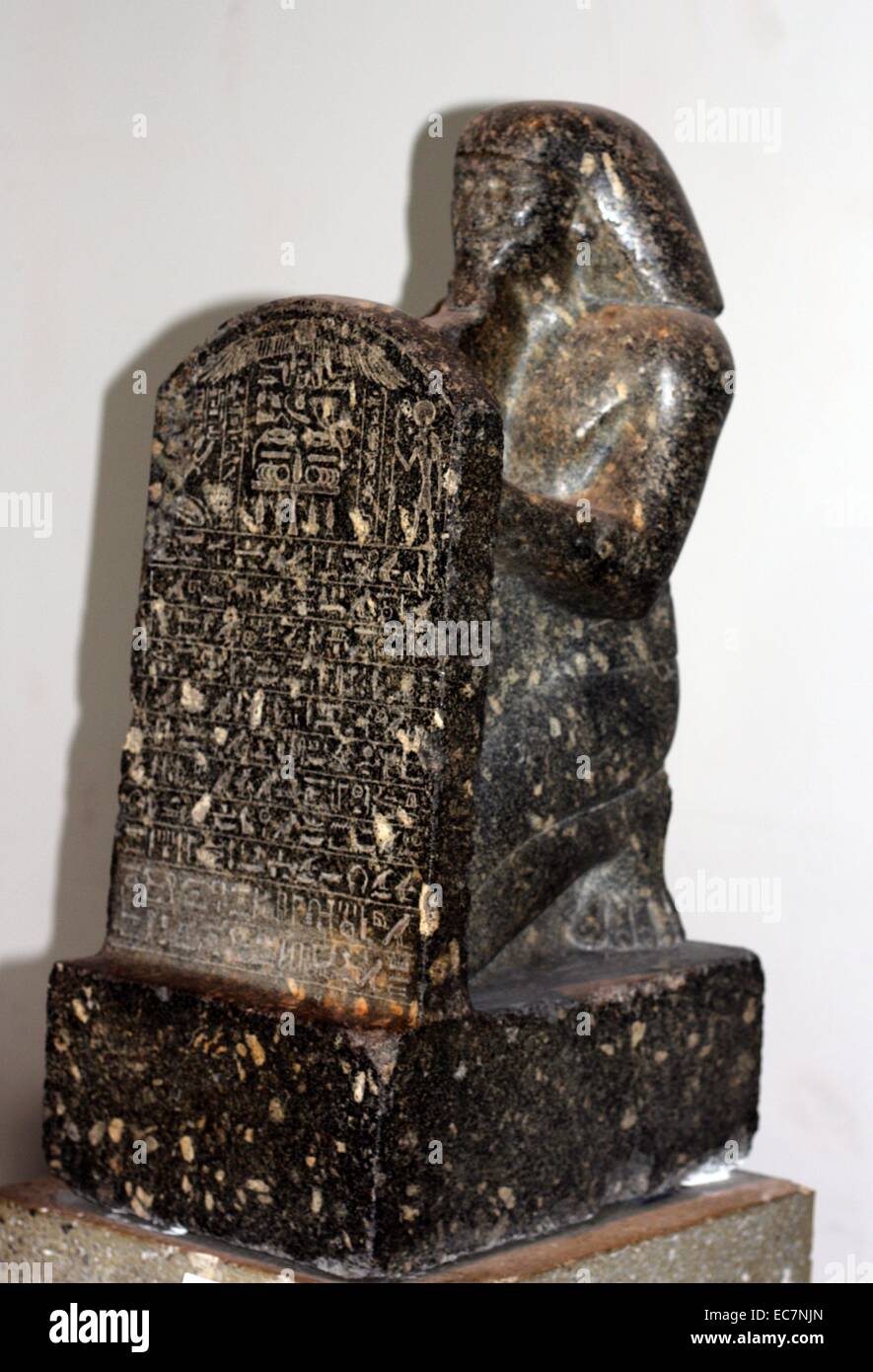Kneeling statue ancient egypt egyptian art sculpture montuemhat thebes ...