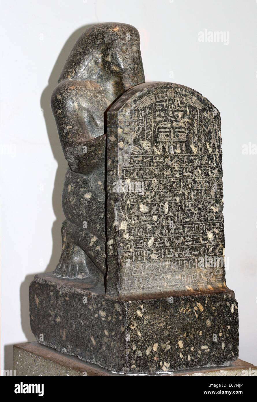 Kneeling statue ancient egypt egyptian art sculpture montuemhat thebes ...