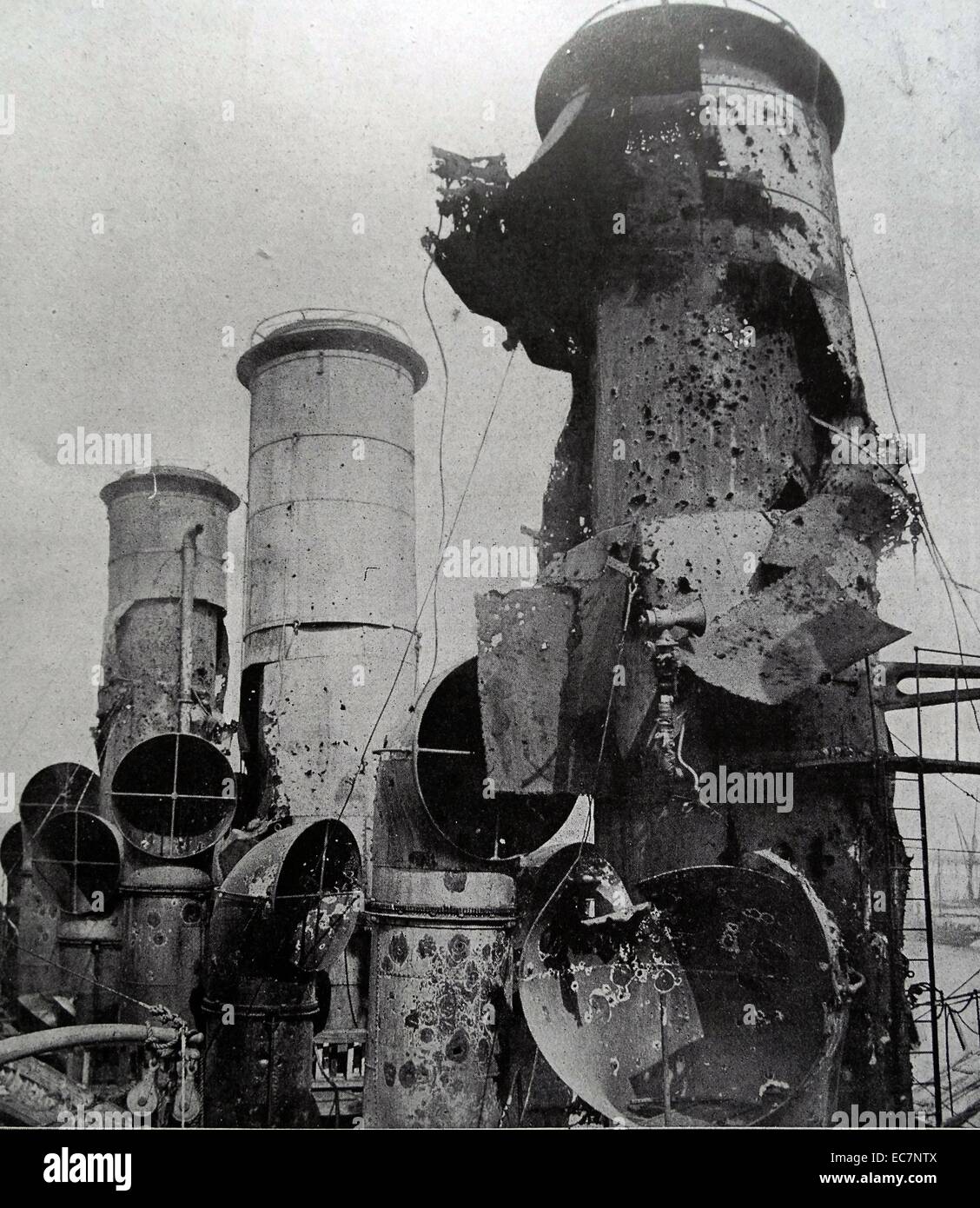 Wreckage of allied ships at Zeebrugge harbour after a German raid of ...