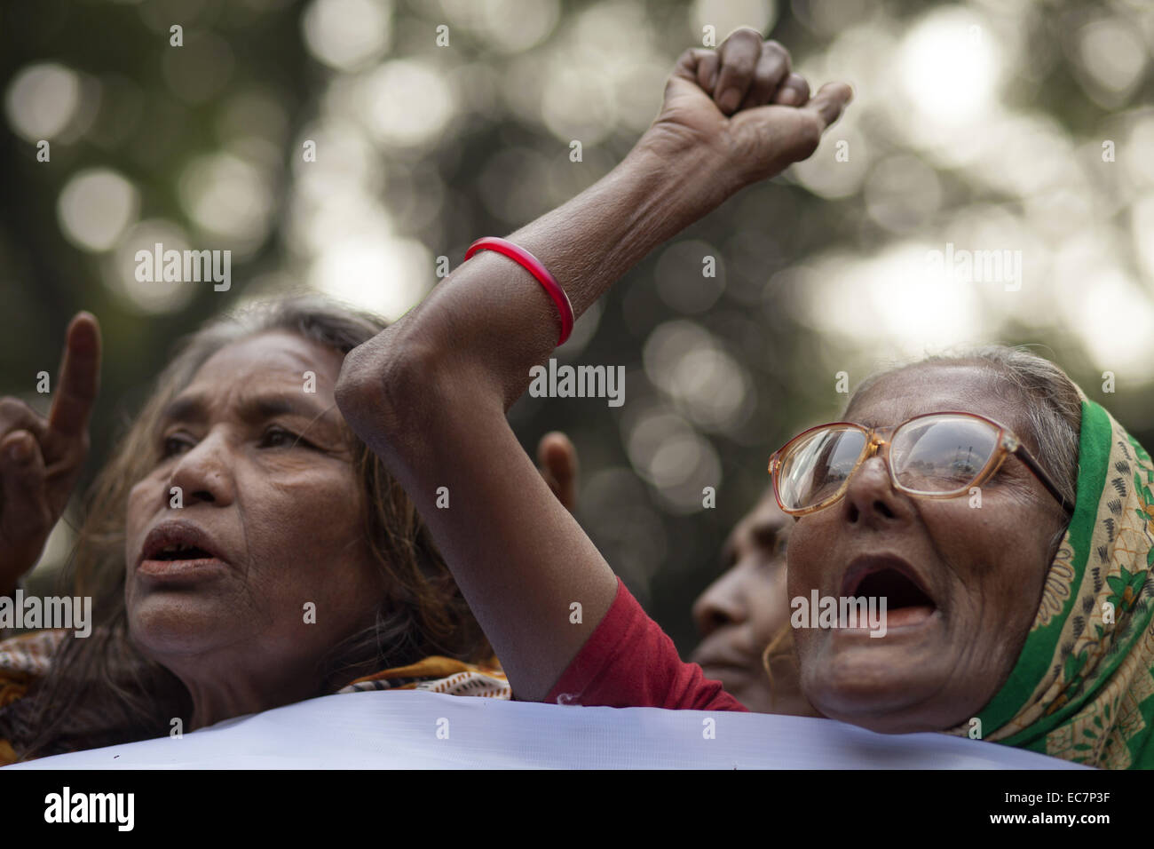 Dhaka, Bangladesh. 10th Dec, 2014. Underprivileged people from ...