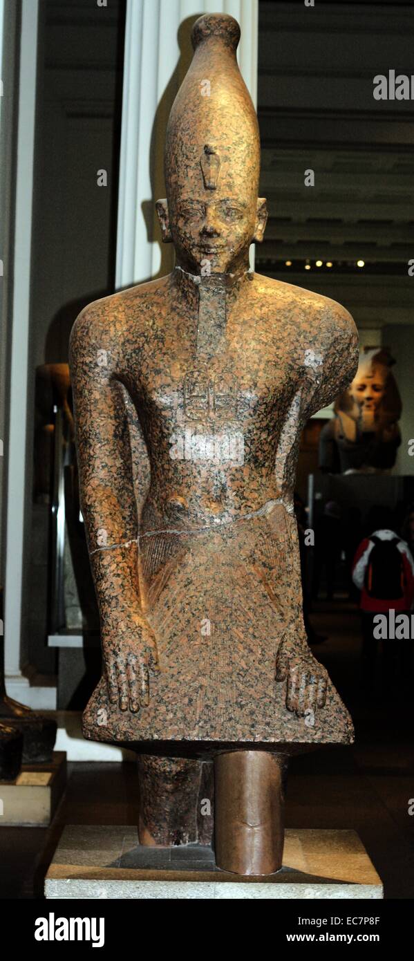 Egyptian red granite statue hi-res stock photography and images - Alamy