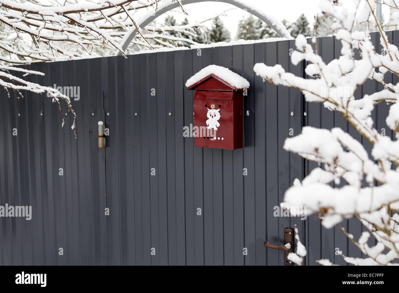 Mail box on a fence filled up by snow Stock Photo - Alamy