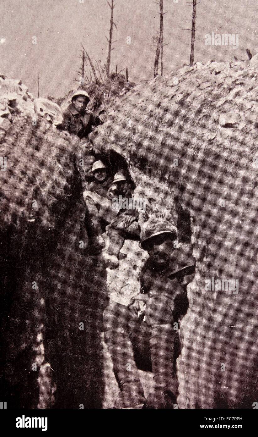 French soldiers in a trench in World war One 1917 Stock Photo - Alamy